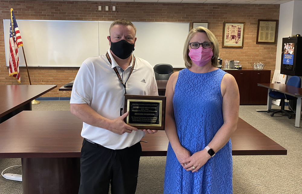 WCS honors technology director, students during scholastic achievement ...